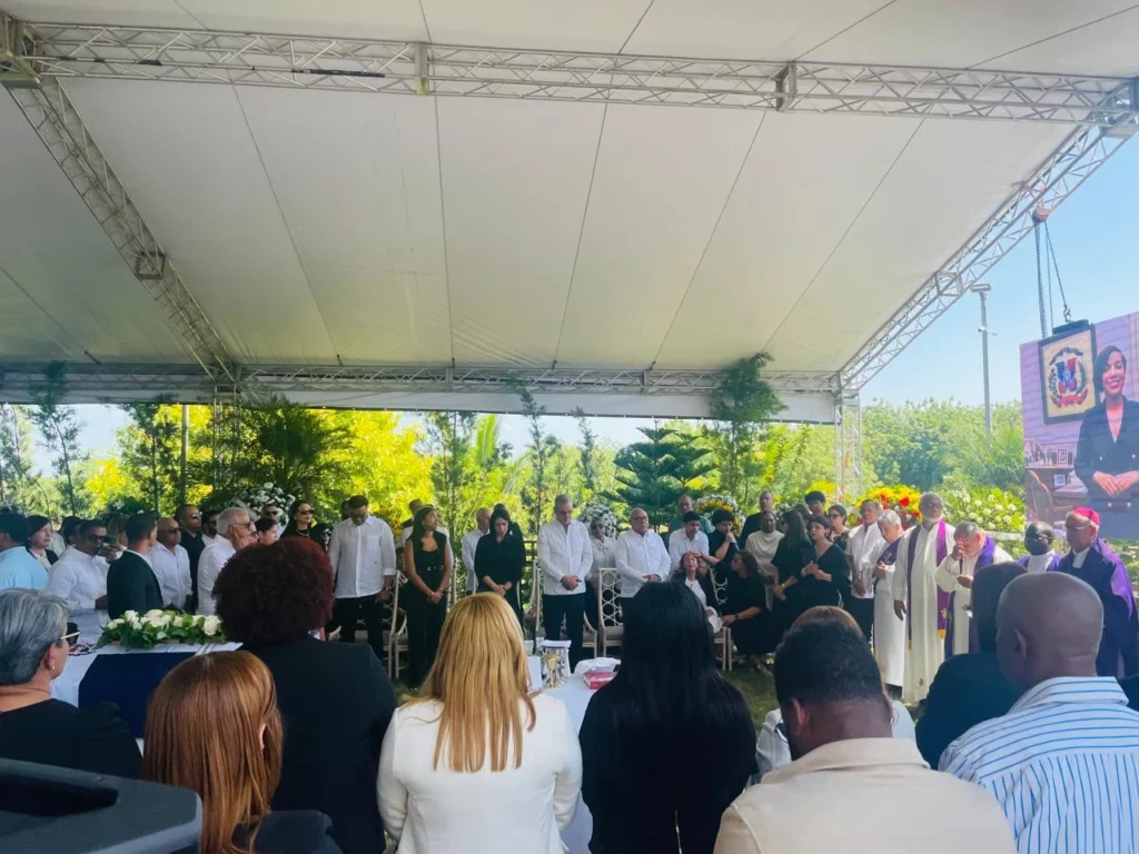 El presidente Abinader asiste al funeral de la gobernadora Nelsy Cruz ...